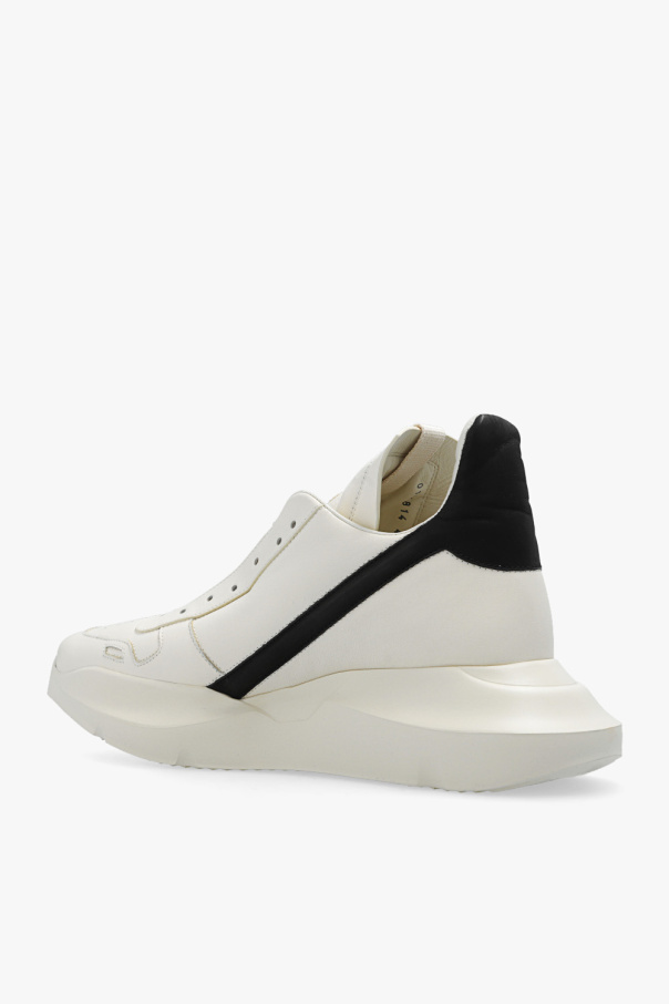 White Sneakers & This Timeless Wardrobe Staple White Sneakers & This Timeless Wardrobe Staple